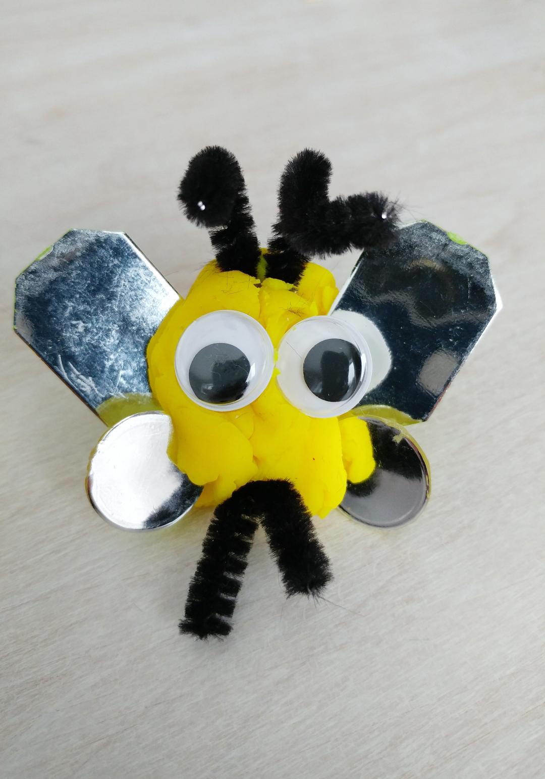 Bee themed activities and books | Reaching Happy